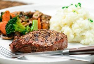 Cerdo salteado con brócoli saludable y fácil
